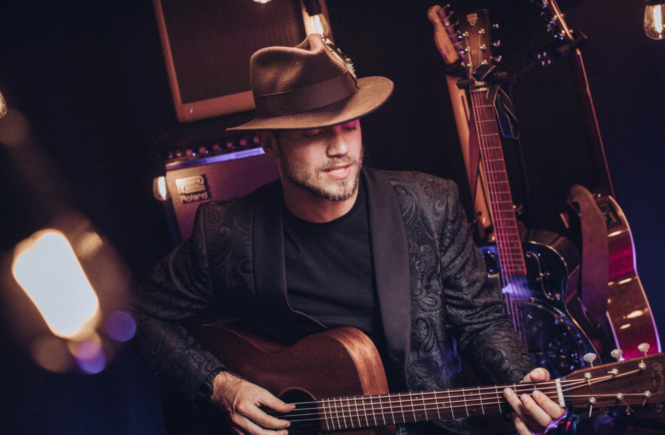 Acoustic Singer Guitarists For Hire | Music Agency London